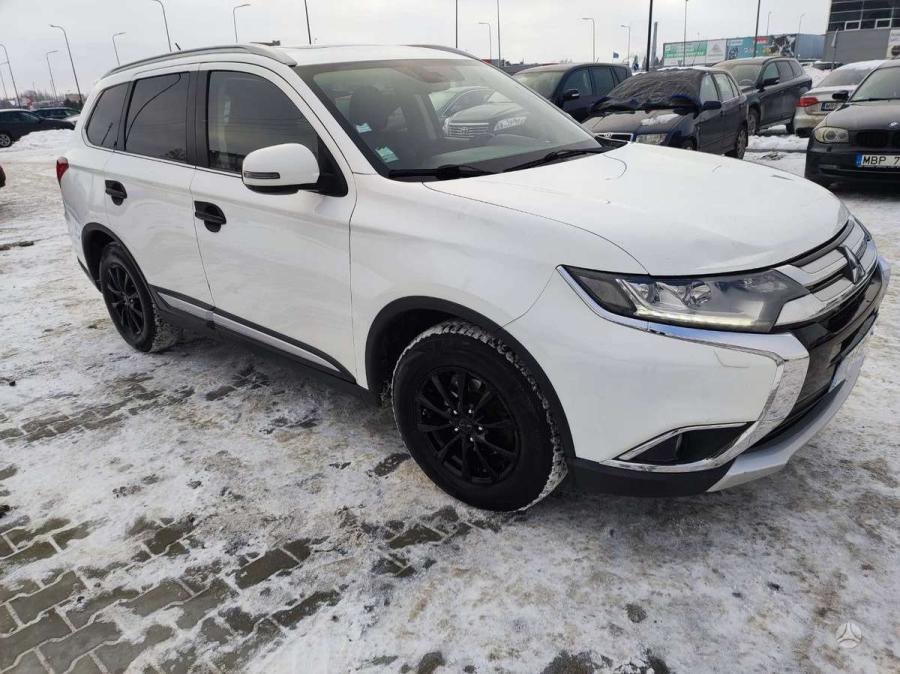 White Mitsubishi Outlander 2016 in Jurbarkas, with an engine capacity of 2.27 L and mileage of 247 thousand km for 8100 €, photo 2 on AUTOMOTO.COM.LV