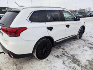 White Mitsubishi Outlander 2016 in Jurbarkas, with an engine capacity of 2.27 L and mileage of 247 thousand km for 8100 €, photo 6 on AUTOMOTO.COM.LV