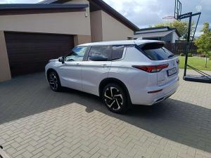 Mitsubishi Outlander 2024 PanevÄža vietnÄ Balts Mitsubishi Outlander 2024 PanevÄža, ar dzinÄja tilpumu 2.36 L un nobraukumu 21 tÅ«kst. km par 27500 ā¬, foto 1 vietnÄ AUTOMOTO.COM.LV