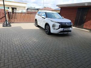 Balts Mitsubishi Outlander 2024 Panevēža, ar dzinēja tilpumu 2.36 L un nobraukumu 21 tūkst. km par 27500 €, foto 5 vietnē AUTOMOTO.COM.LV
