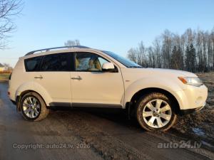 White Mitsubishi Outlander 2008 in Tallinn, with an engine capacity of 2.40 L and mileage of 289 thousand km for 4500 €, photo 6 on AUTOMOTO.COM.LV