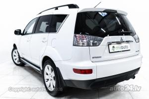 White Mitsubishi Outlander 2011 in Tallinn, with an engine capacity of 2.40 L and mileage of 164 thousand km for 5990 €, photo 8 on AUTOMOTO.COM.LV