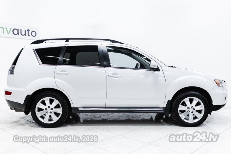 White Mitsubishi Outlander 2011 in Tallinn, with an engine capacity of 2.40 L and mileage of 164 thousand km for 5990 €, photo 9 on AUTOMOTO.COM.LV