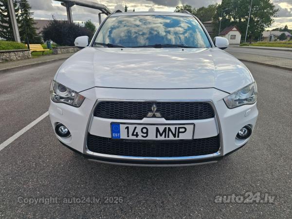 White Mitsubishi Outlander 2011 in Paide, with an engine capacity of 2.40 L and mileage of 135 thousand km for 5990 €, photo 2 on AUTOMOTO.COM.LV