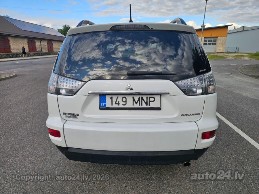 Balts Mitsubishi Outlander 2011 Paide, ar dzinēja tilpumu 2.40 L un nobraukumu 135 tūkst. km par 5990 €, foto 5 vietnē AUTOMOTO.COM.LV