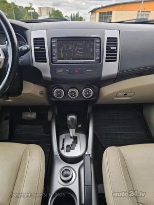 Balts Mitsubishi Outlander 2011 Paide, ar dzinēja tilpumu 2.40 L un nobraukumu 135 tūkst. km par 5990 €, foto 9 vietnē AUTOMOTO.COM.LV