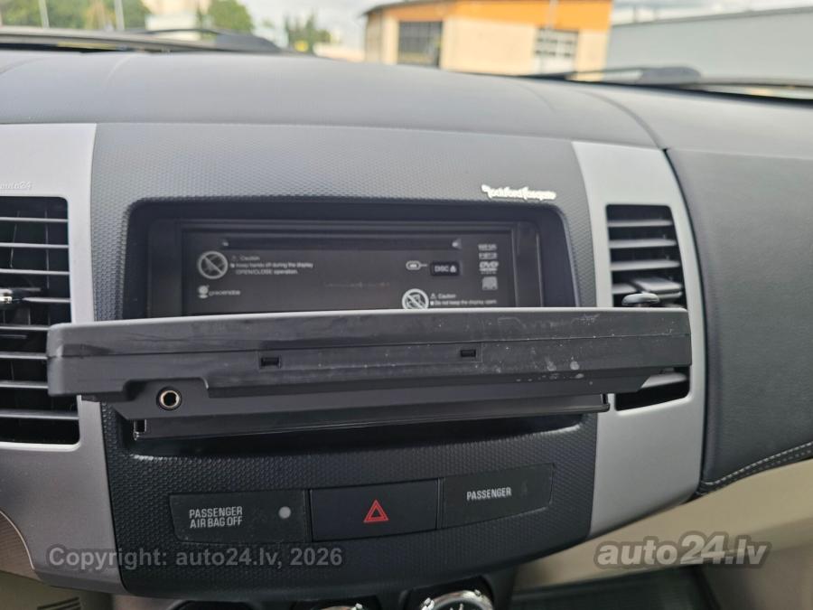 Balts Mitsubishi Outlander 2011 Paide, ar dzinēja tilpumu 2.40 L un nobraukumu 135 tūkst. km par 5990 €, foto 14 vietnē AUTOMOTO.COM.LV