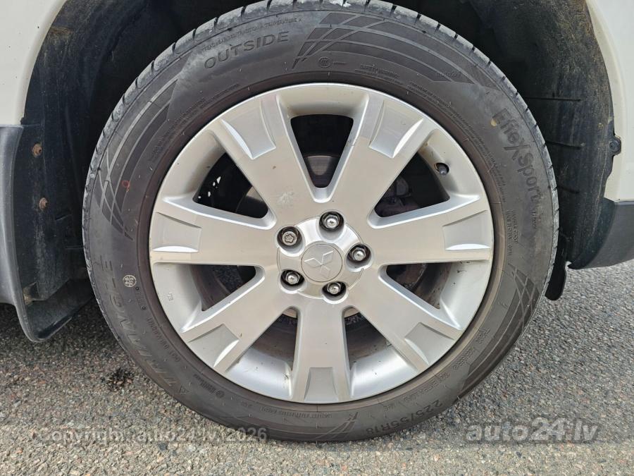 Balts Mitsubishi Outlander 2011 Paide, ar dzinēja tilpumu 2.40 L un nobraukumu 135 tūkst. km par 5990 €, foto 30 vietnē AUTOMOTO.COM.LV