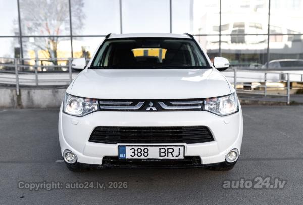 Balts Mitsubishi Outlander 2012 Tallina, ar dzinēja tilpumu 2.00 L un nobraukumu 239 tūkst. km par 7499 €, foto 2 vietnē AUTOMOTO.COM.LV