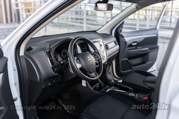 Balts Mitsubishi Outlander 2012 Tallina, ar dzinēja tilpumu 2.00 L un nobraukumu 239 tūkst. km par 7499 €, foto 7 vietnē AUTOMOTO.COM.LV