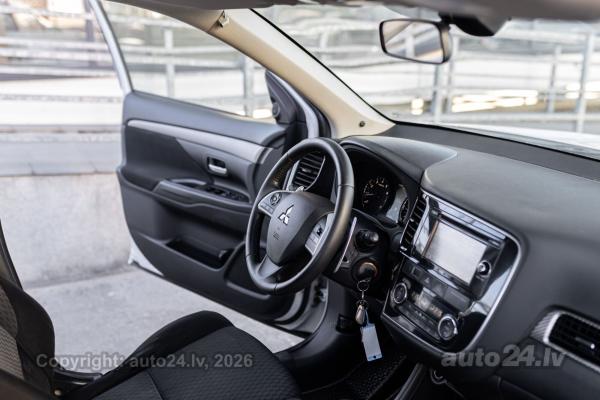 Balts Mitsubishi Outlander 2012 Tallina, ar dzinēja tilpumu 2.00 L un nobraukumu 239 tūkst. km par 7499 €, foto 8 vietnē AUTOMOTO.COM.LV