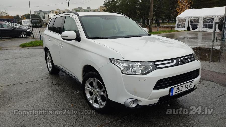 Balts Mitsubishi Outlander 2014 Tallina, ar dzinēja tilpumu 2.00 L un nobraukumu 191 tūkst. km par 4500 €, foto 4 vietnē AUTOMOTO.COM.LV