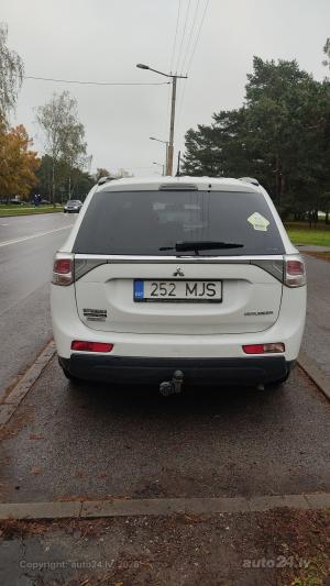 Balts Mitsubishi Outlander 2014 Tallina, ar dzinēja tilpumu 2.00 L un nobraukumu 191 tūkst. km par 4500 €, foto 12 vietnē AUTOMOTO.COM.LV