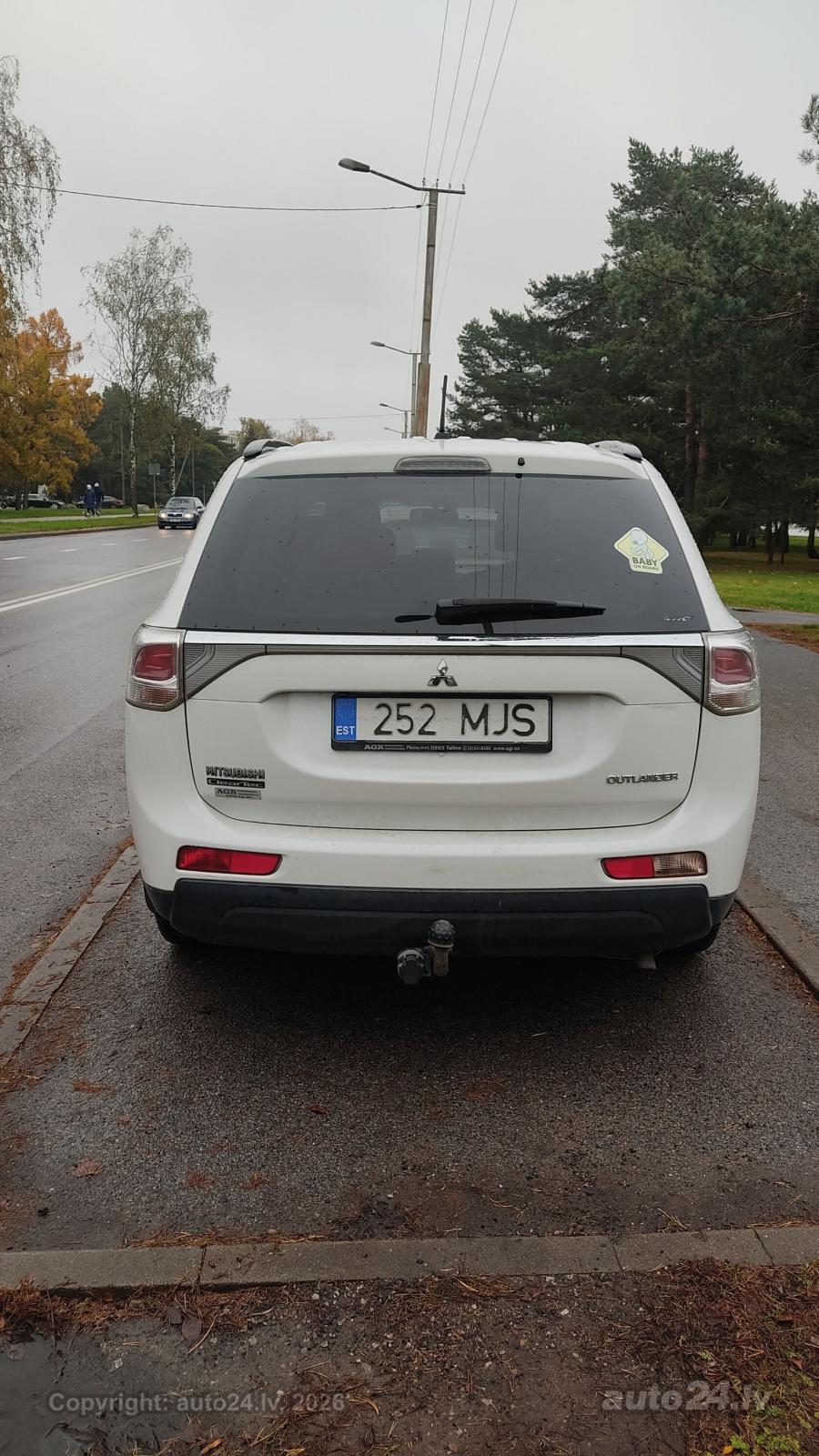 Balts Mitsubishi Outlander 2014 Tallina, ar dzinēja tilpumu 2.00 L un nobraukumu 191 tūkst. km par 4500 €, foto 12 vietnē AUTOMOTO.COM.LV