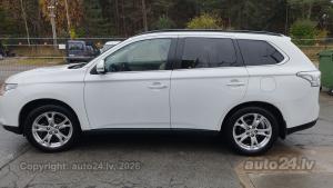 Balts Mitsubishi Outlander 2014 Tallina, ar dzinēja tilpumu 2.00 L un nobraukumu 191 tūkst. km par 4500 €, foto 13 vietnē AUTOMOTO.COM.LV