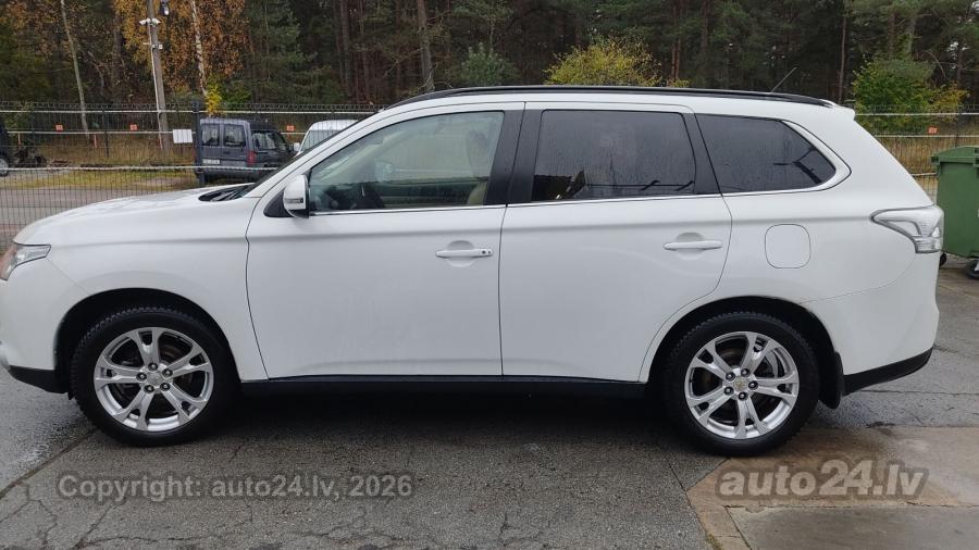 Balts Mitsubishi Outlander 2014 Tallina, ar dzinēja tilpumu 2.00 L un nobraukumu 191 tūkst. km par 4500 €, foto 13 vietnē AUTOMOTO.COM.LV