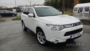 Balts Mitsubishi Outlander 2014 Tallina, ar dzinēja tilpumu 2.00 L un nobraukumu 191 tūkst. km par 4500 €, foto 14 vietnē AUTOMOTO.COM.LV