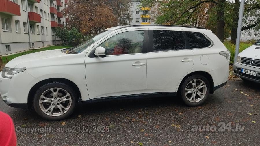 Balts Mitsubishi Outlander 2014 Tallina, ar dzinēja tilpumu 2.00 L un nobraukumu 191 tūkst. km par 4500 €, foto 15 vietnē AUTOMOTO.COM.LV