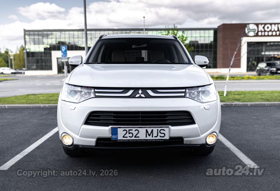 Balts Mitsubishi Outlander 2014 Tallina, ar dzinēja tilpumu 2.00 L un nobraukumu 192 tūkst. km par 6490 €, foto 3 vietnē AUTOMOTO.COM.LV
