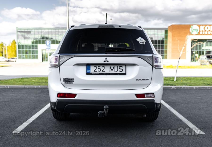 Balts Mitsubishi Outlander 2014 Tallina, ar dzinēja tilpumu 2.00 L un nobraukumu 192 tūkst. km par 6490 €, foto 6 vietnē AUTOMOTO.COM.LV