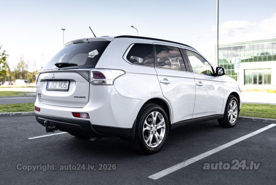 Balts Mitsubishi Outlander 2014 Tallina, ar dzinēja tilpumu 2.00 L un nobraukumu 192 tūkst. km par 6490 €, foto 7 vietnē AUTOMOTO.COM.LV