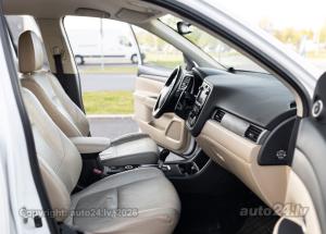 Balts Mitsubishi Outlander 2014 Tallina, ar dzinēja tilpumu 2.00 L un nobraukumu 192 tūkst. km par 6490 €, foto 10 vietnē AUTOMOTO.COM.LV