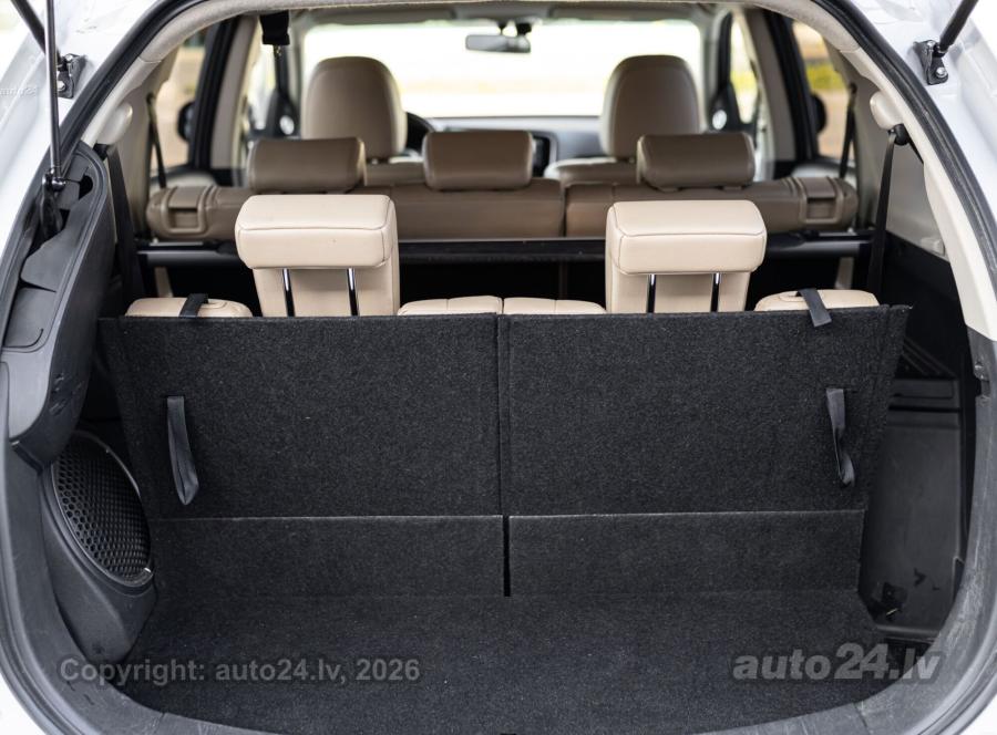 Balts Mitsubishi Outlander 2014 Tallina, ar dzinēja tilpumu 2.00 L un nobraukumu 192 tūkst. km par 6490 €, foto 13 vietnē AUTOMOTO.COM.LV