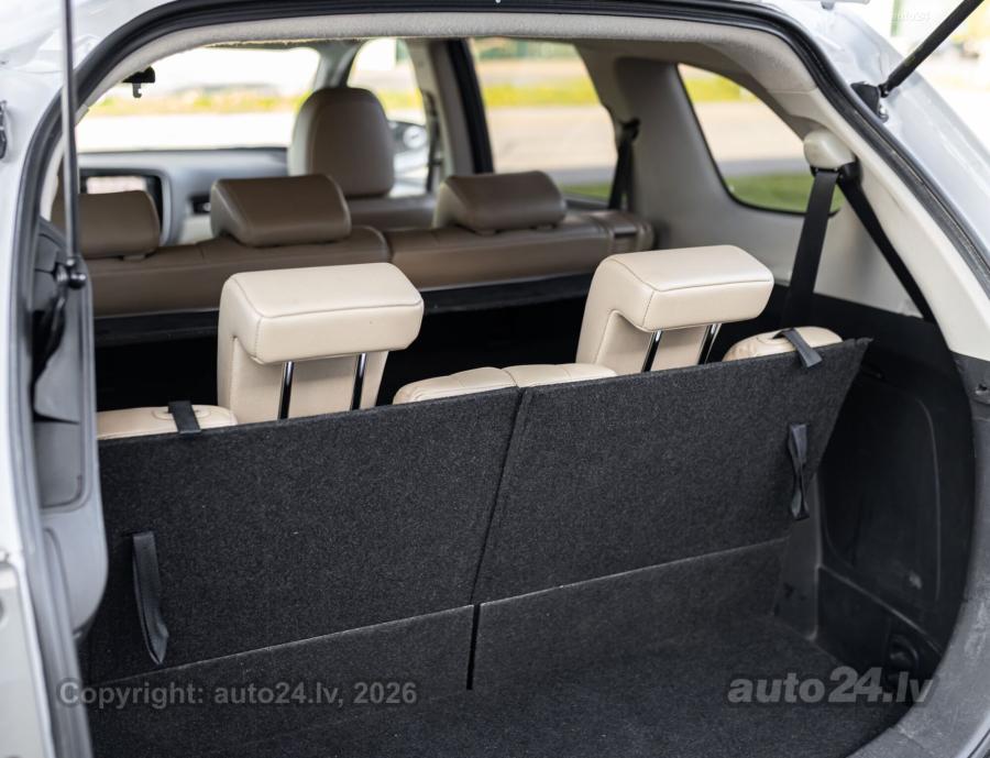 Balts Mitsubishi Outlander 2014 Tallina, ar dzinēja tilpumu 2.00 L un nobraukumu 192 tūkst. km par 6490 €, foto 14 vietnē AUTOMOTO.COM.LV