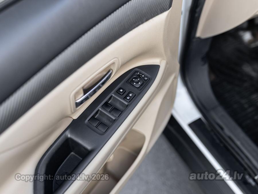 Balts Mitsubishi Outlander 2014 Tallina, ar dzinēja tilpumu 2.00 L un nobraukumu 192 tūkst. km par 6490 €, foto 15 vietnē AUTOMOTO.COM.LV