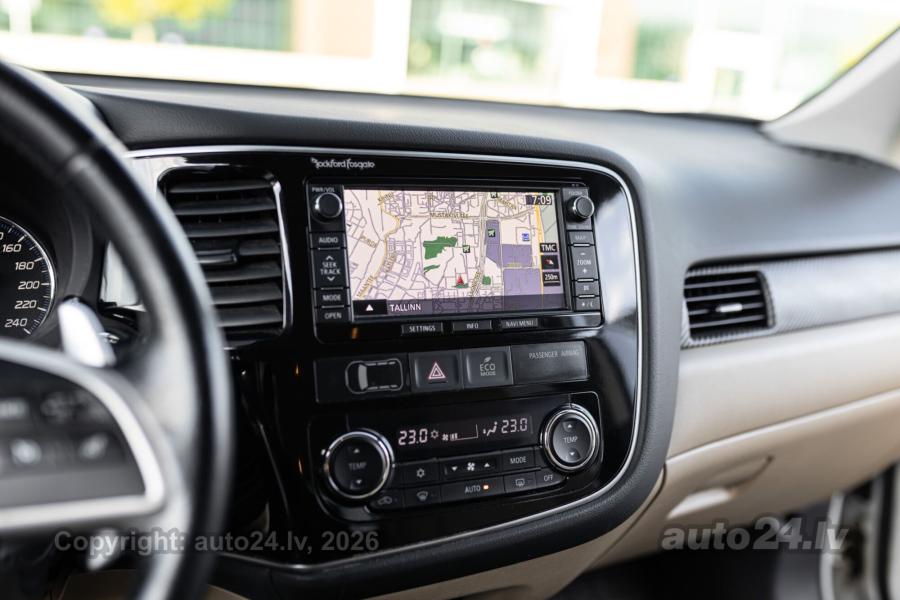 Balts Mitsubishi Outlander 2014 Tallina, ar dzinēja tilpumu 2.00 L un nobraukumu 192 tūkst. km par 6490 €, foto 19 vietnē AUTOMOTO.COM.LV