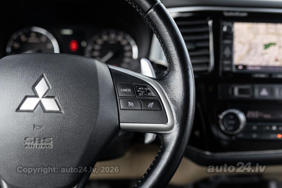 Balts Mitsubishi Outlander 2014 Tallina, ar dzinēja tilpumu 2.00 L un nobraukumu 192 tūkst. km par 6490 €, foto 20 vietnē AUTOMOTO.COM.LV