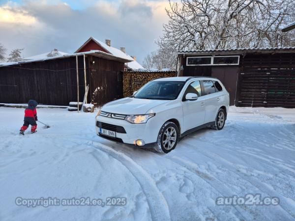 Белый Мицубиси Аутлендер 2015 в Тапа, объемом двигателя 2.00 л и пробегом 76 тыс. км за 13000 €, фото 1 на AUTOMOTO.COM.LV