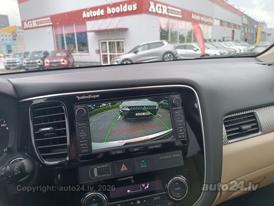 White Mitsubishi Outlander 2015 in Tallinn, with an engine capacity of 2.20 L and mileage of 112 thousand km for 11900 €, photo 19 on AUTOMOTO.COM.LV