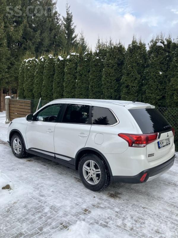 Balts Mitsubishi Outlander 2016 Rīga, ar dzinēja tilpumu 2.00 L un nobraukumu 221 tūkst. km par 9900 €, foto 1 vietnē AUTOMOTO.COM.LV