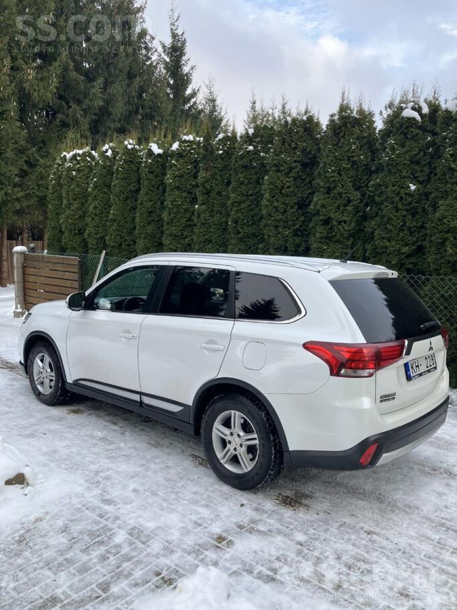 Balts Mitsubishi Outlander 2016 Rīga, ar dzinēja tilpumu 2.00 L un nobraukumu 221 tūkst. km par 9900 €, foto 1 vietnē AUTOMOTO.COM.LV