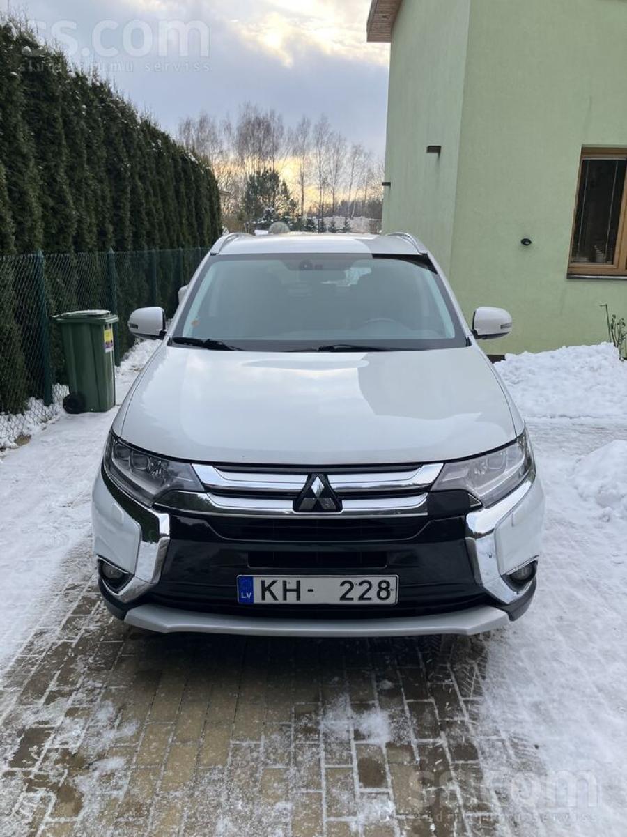 Balts Mitsubishi Outlander 2016 Rīga, ar dzinēja tilpumu 2.00 L un nobraukumu 221 tūkst. km par 9900 €, foto 2 vietnē AUTOMOTO.COM.LV
