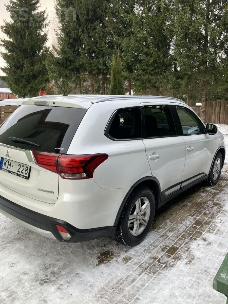 Balts Mitsubishi Outlander 2016 Rīga, ar dzinēja tilpumu 2.00 L un nobraukumu 221 tūkst. km par 9900 €, foto 3 vietnē AUTOMOTO.COM.LV