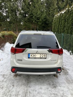 Balts Mitsubishi Outlander 2016 Rīga, ar dzinēja tilpumu 2.00 L un nobraukumu 221 tūkst. km par 9900 €, foto 4 vietnē AUTOMOTO.COM.LV