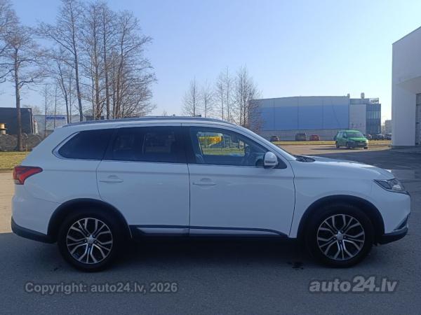 Balts Mitsubishi Outlander 2016 Tallina, ar dzinēja tilpumu 2.30 L un nobraukumu 0 tūkst. km par 11700 €, foto 9 vietnē AUTOMOTO.COM.LV