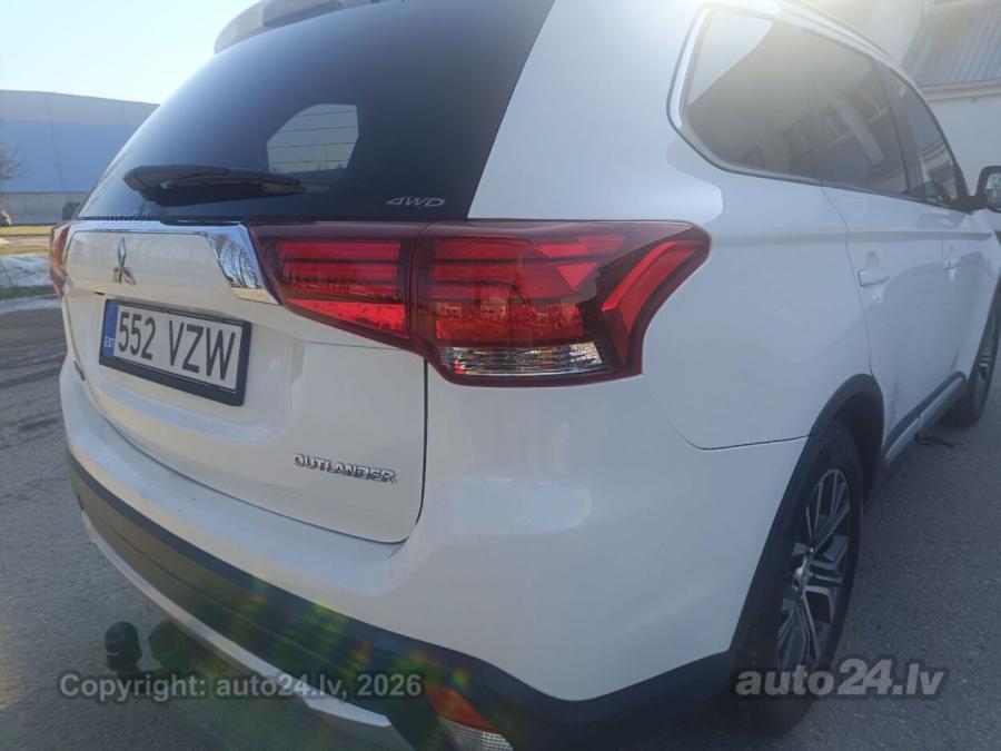 Balts Mitsubishi Outlander 2016 Tallina, ar dzinēja tilpumu 2.30 L un nobraukumu 0 tūkst. km par 11700 €, foto 10 vietnē AUTOMOTO.COM.LV