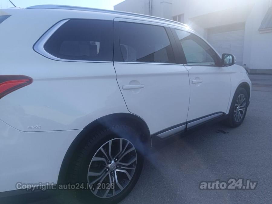 Balts Mitsubishi Outlander 2016 Tallina, ar dzinēja tilpumu 2.30 L un nobraukumu 0 tūkst. km par 11700 €, foto 11 vietnē AUTOMOTO.COM.LV