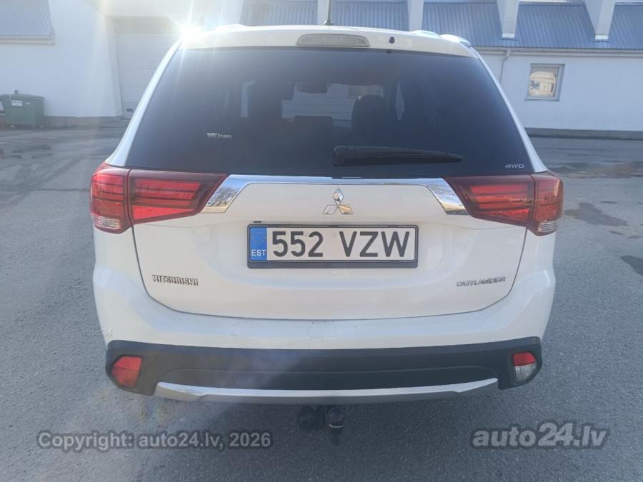 Balts Mitsubishi Outlander 2016 Tallina, ar dzinēja tilpumu 2.30 L un nobraukumu 0 tūkst. km par 11700 €, foto 12 vietnē AUTOMOTO.COM.LV
