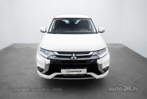 Balts Mitsubishi Outlander 2016 Tallina, ar dzinēja tilpumu 2.00 L un nobraukumu 186 tūkst. km par 11899 €, foto 3 vietnē AUTOMOTO.COM.LV