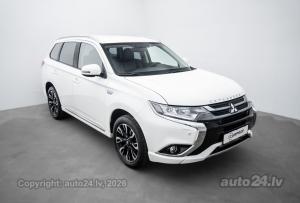 Balts Mitsubishi Outlander 2016 Tallina, ar dzinēja tilpumu 2.00 L un nobraukumu 186 tūkst. km par 11899 €, foto 4 vietnē AUTOMOTO.COM.LV