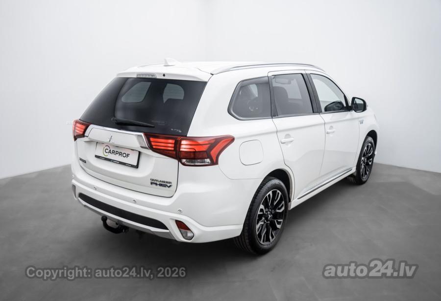 Balts Mitsubishi Outlander 2016 Tallina, ar dzinēja tilpumu 2.00 L un nobraukumu 186 tūkst. km par 11899 €, foto 5 vietnē AUTOMOTO.COM.LV
