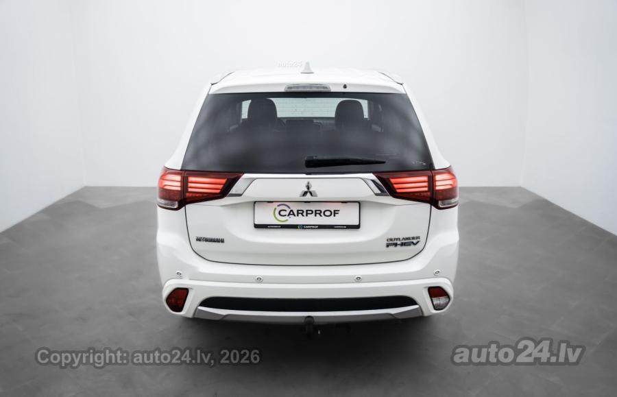 Balts Mitsubishi Outlander 2016 Tallina, ar dzinēja tilpumu 2.00 L un nobraukumu 186 tūkst. km par 11899 €, foto 6 vietnē AUTOMOTO.COM.LV