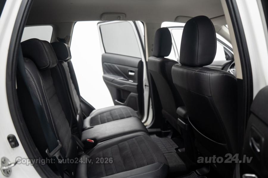 Balts Mitsubishi Outlander 2016 Tallina, ar dzinēja tilpumu 2.00 L un nobraukumu 186 tūkst. km par 11899 €, foto 10 vietnē AUTOMOTO.COM.LV