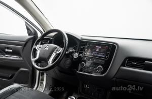 Balts Mitsubishi Outlander 2016 Tallina, ar dzinēja tilpumu 2.00 L un nobraukumu 186 tūkst. km par 11899 €, foto 12 vietnē AUTOMOTO.COM.LV