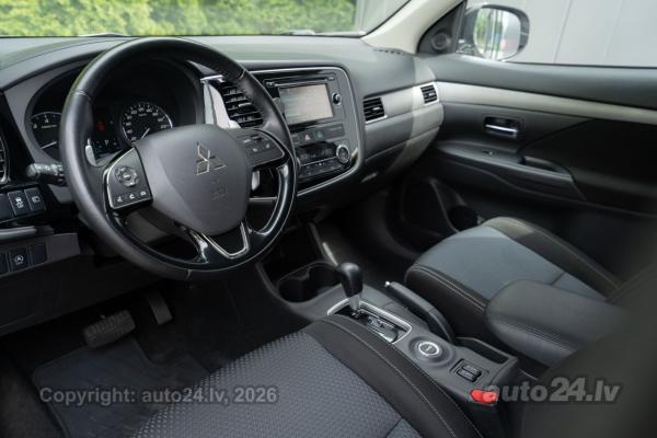 Balts Mitsubishi Outlander 2016 Tallina, ar dzinēja tilpumu 2.00 L un nobraukumu 100 tūkst. km par 15900 €, foto 6 vietnē AUTOMOTO.COM.LV