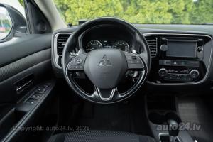 White Mitsubishi Outlander 2016 in Tallinn, with an engine capacity of 2.00 L and mileage of 100 thousand km for 15900 €, photo 9 on AUTOMOTO.COM.LV